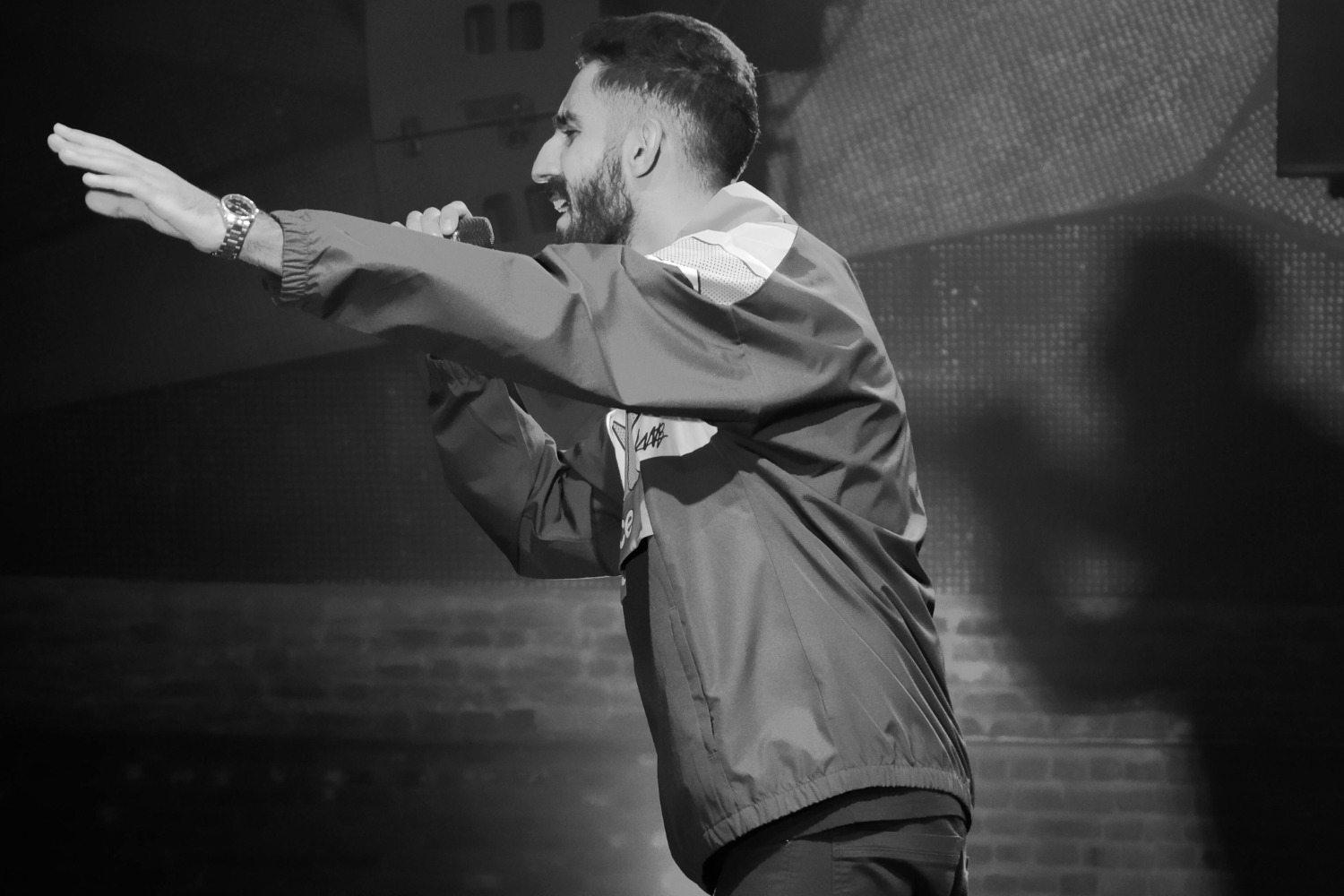 Laugh Without Limits: Clean Comedy Stand-Up for Professional Settings - EVA