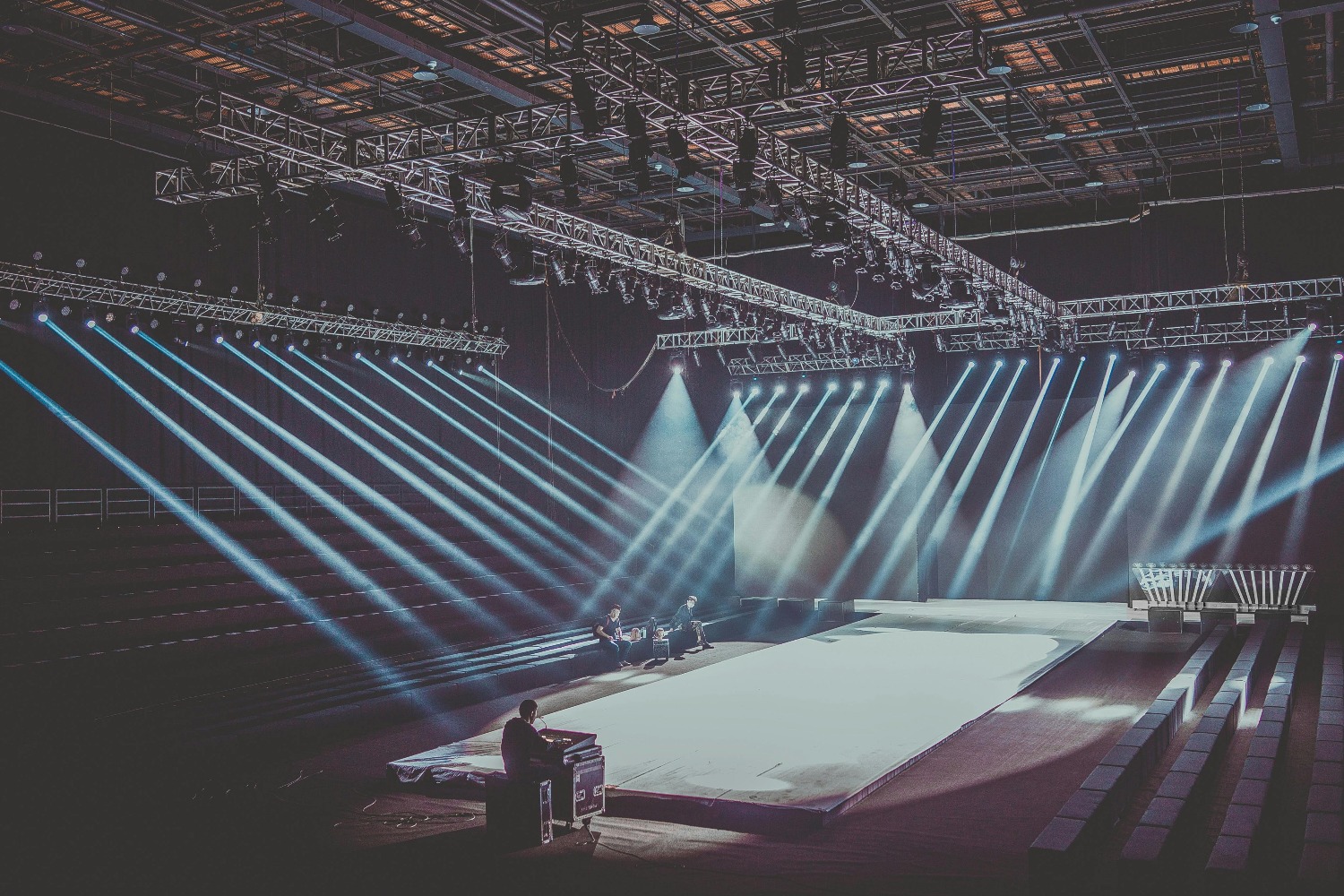 Corporate Stage Design That Doesn’t Look Like a Sales Meeting - EVA